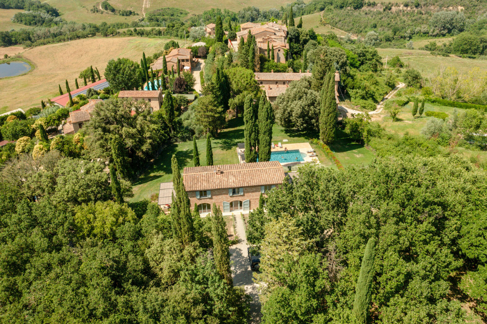 Villa Vergelle in Tuscany, Montalcino | holidayarchitecture