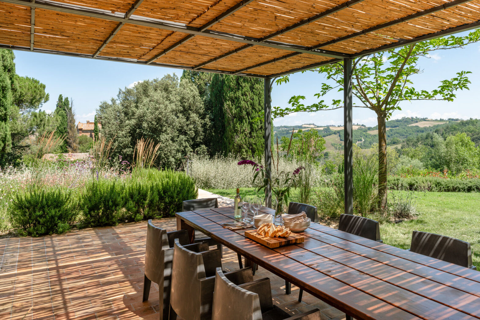Villa Vergelle in Tuscany, Montalcino | holidayarchitecture