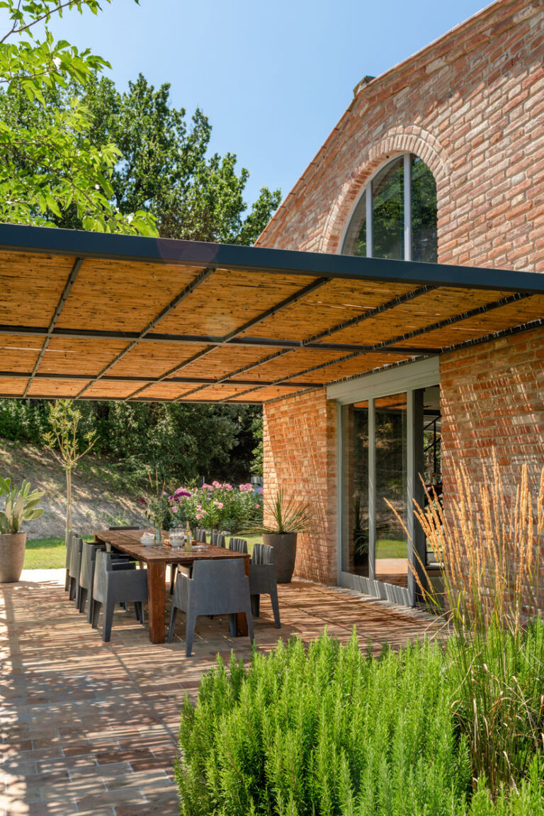 Villa Vergelle in Tuscany, Montalcino | holidayarchitecture