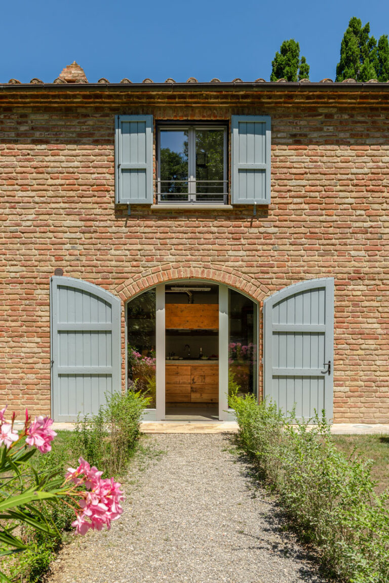 Villa Vergelle in Tuscany, Montalcino | holidayarchitecture