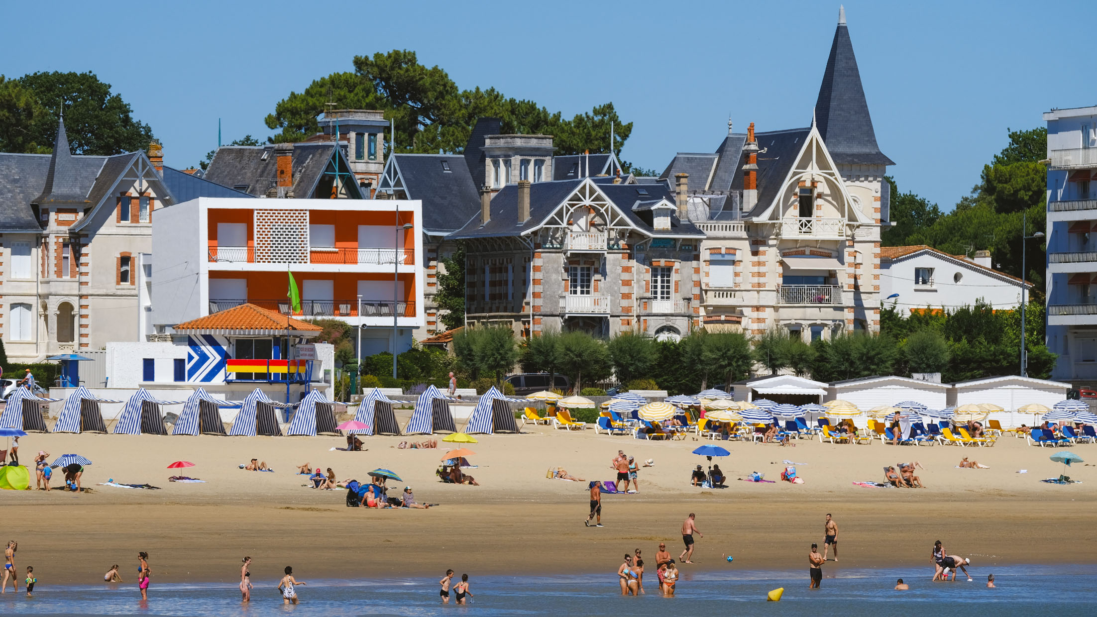 Tropicalised seaside modernism – built to last for generations ...